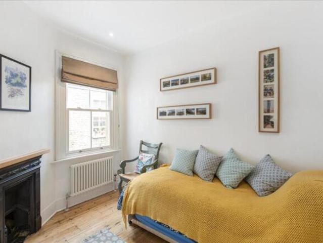 3 bedroom maisonette for sale in Crabtree Lane, Fulham, SW6