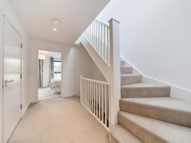 3 bedroom maisonette for sale in Dundas Road, London, SW9