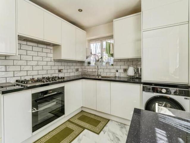 3 bedroom maisonette for sale in Fernside Avenue, London, NW7