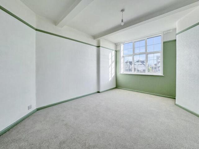 3 bedroom maisonette for sale in Grand Avenue, Worthing, BN11