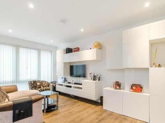 3 Bedroom Maisonette For Sale In Harlesden, London