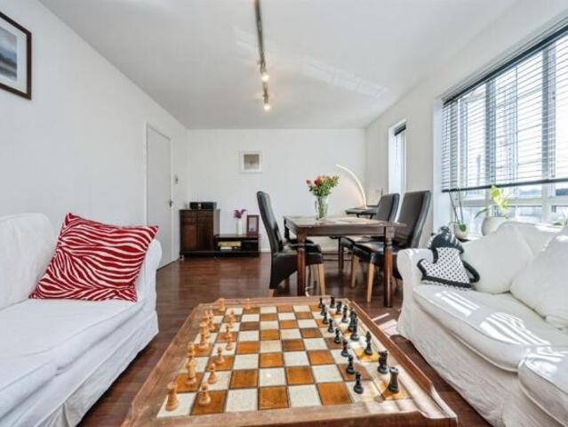 3 bedroom maisonette for sale in How Wood, Park Street, St. Albans, AL2