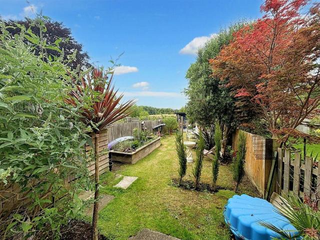 3 bedroom maisonette for sale in Kings Drive, Eastbourne, BN21