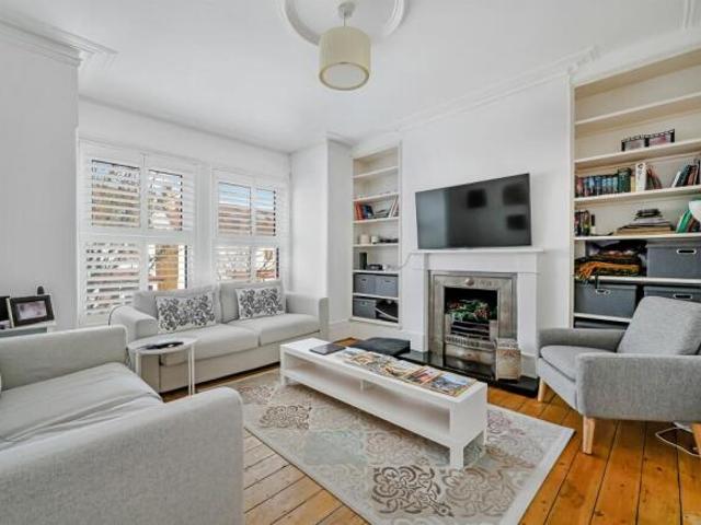 3 bedroom maisonette for sale in Kingsway, London, SW14