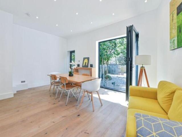 3 bedroom maisonette for sale in Lapwing Lane, Manchester, M20