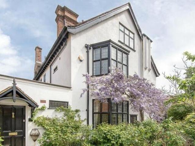 3 Bedroom Maisonette For Sale In London
