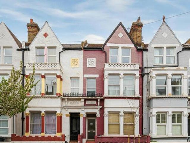 3 Bedroom Maisonette For Sale In London