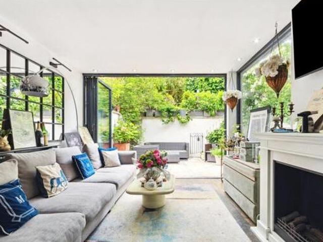 3 Bedroom Maisonette For Sale In London