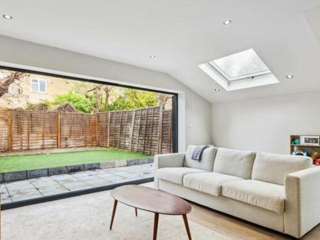 3 Bedroom Maisonette For Sale In London