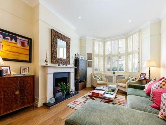 3 Bedroom Maisonette For Sale In London