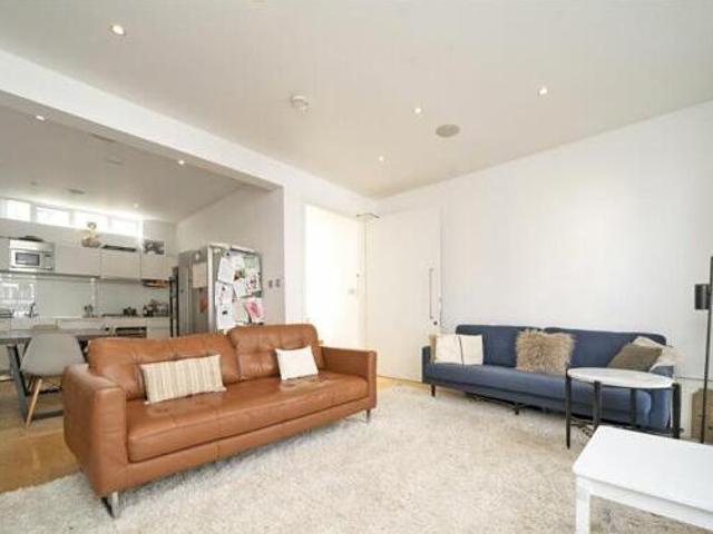 3 Bedroom Maisonette For Sale In London