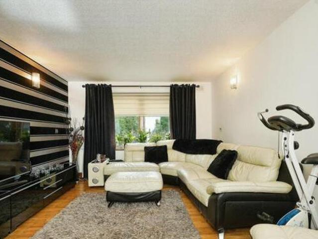 3 Bedroom Maisonette For Sale In London