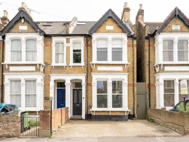 3 bedroom maisonette for sale in Melville Road, Walthamstow, E17