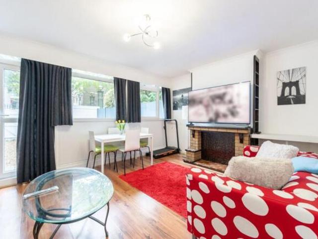 3 bedroom maisonette for sale in Misterton Court, Battersea Square, London, SW11