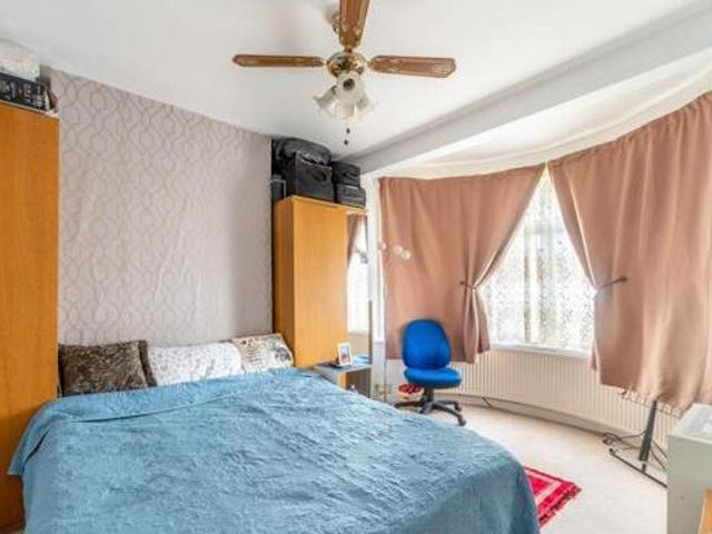 3 Bedroom Maisonette For Sale In Neasden, London