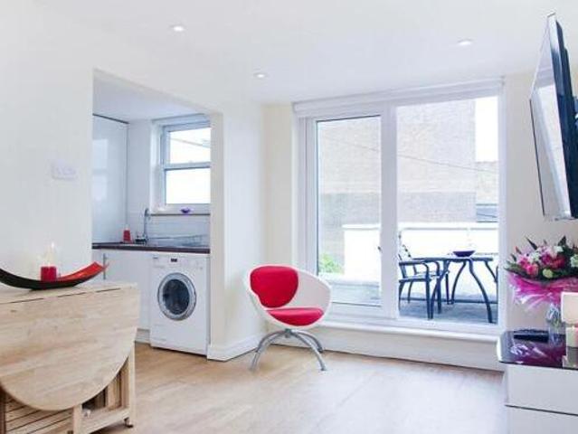 3 Bedroom Maisonette For Sale In Ravenscourt Park, London