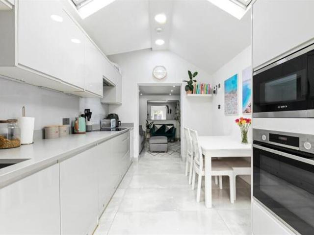 3 bedroom maisonette for sale in Runnymede, Colliers Wood, SW19