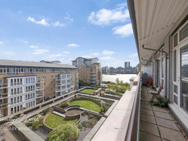 3 bedroom maisonette for sale in St Davids Square, London, E14