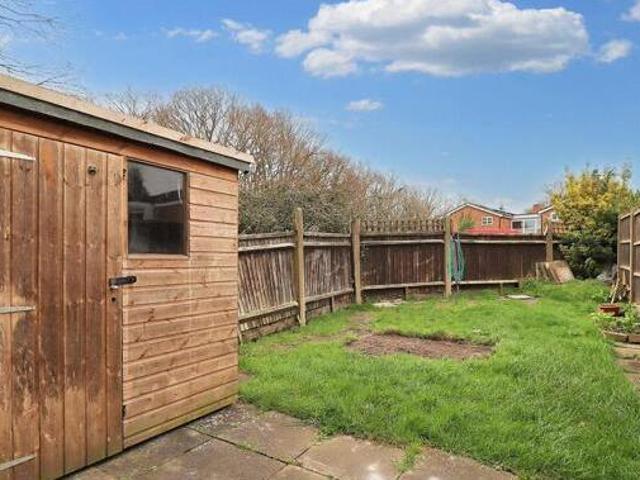 3 Bedroom Maisonette For Sale In Surrey