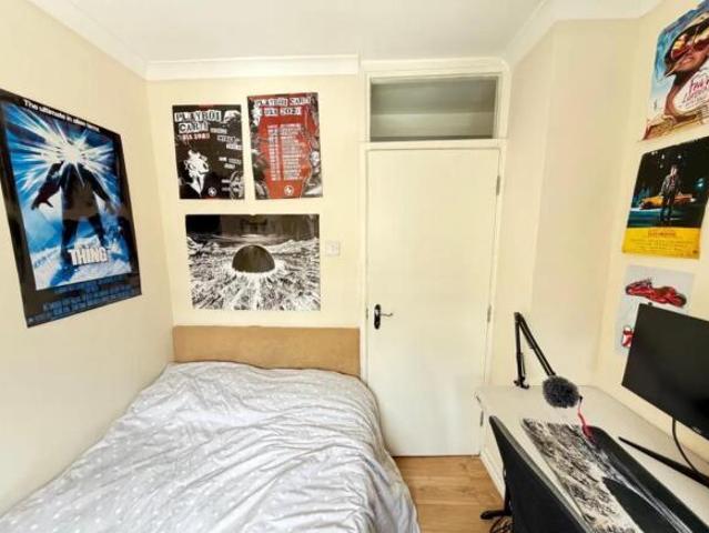 3 bedroom maisonette for rent in 5 Chamberlain House, Cable Street, Whitechapel, Aldgate, Shadwell, London, E1 0AL, E1