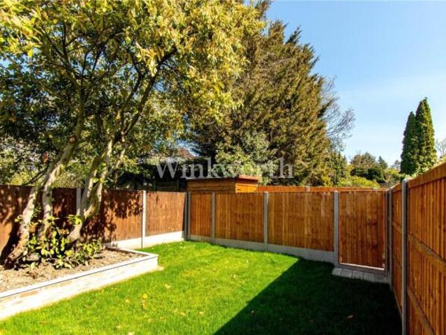 3 bedroom maisonette for rent in The Vale, London, NW11