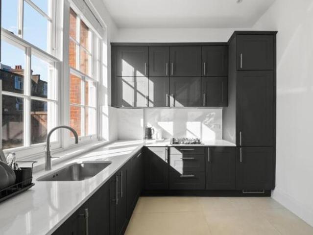 3 bedroom house for rent in Uxbridge Road, Hanwell, W7
