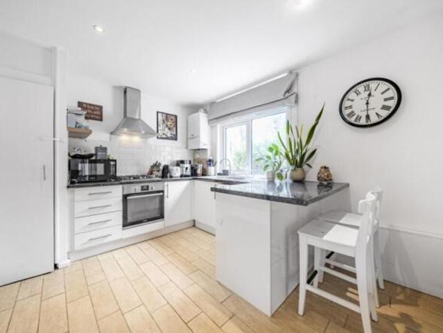3 bedroom maisonette for rent in Victoria Rise, London, SW4