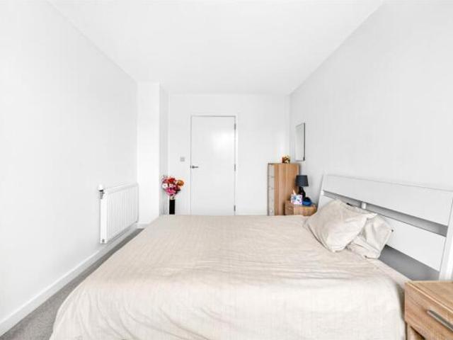 3 bedroom maisonette for rent in Viking Gardens, London, E6