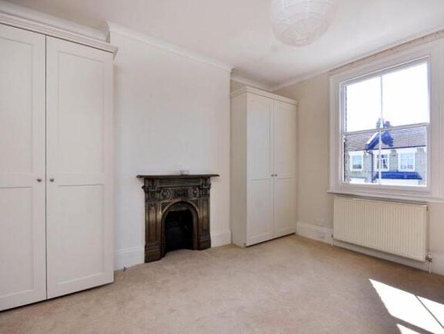 3 bedroom maisonette for rent in Warbeck Road, Shepherd's Bush, London, W12