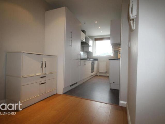 3 bedroom maisonette for rent in Warren Road, Guildford, GU1