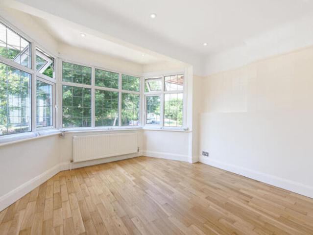 3 bedroom maisonette for rent in Wells Drive, Kingsbury, London, NW9