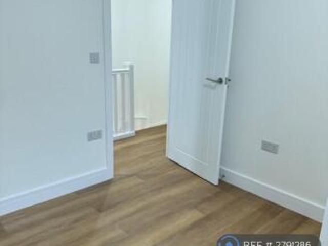 3 bedroom maisonette for rent in Whitear Walk, London, E15