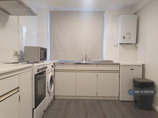 3 bedroom maisonette for rent in Whitton Walk, London, E3