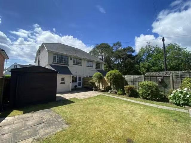 3 bedroom maisonette for rent in Wimborne Road East, Ferndown.