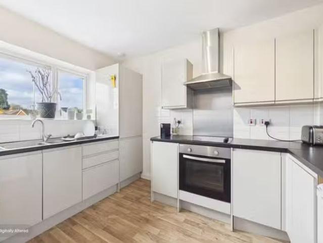 3 bedroom maisonette for rent in Yorktown Road, Sandhurst, Ber.