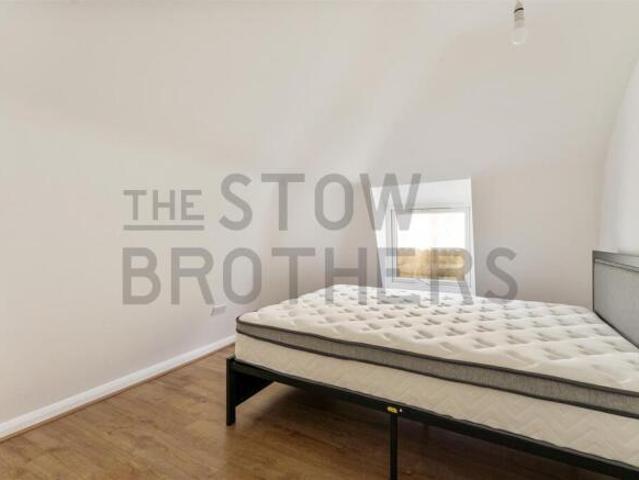 3 bedroom maisonette for rent in Amhurst Road, London, E8