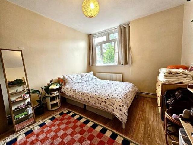 3 bedroom maisonette for rent in Ballance Road, Homerton, E9