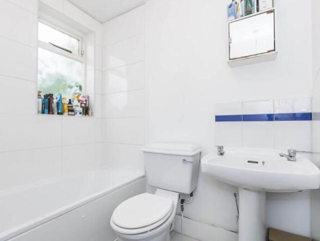 3 bedroom maisonette for rent in Beatrice Road, Finsbury Park, London, N4