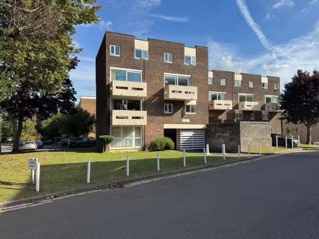 3 bedroom maisonette for rent in Beech Vale, Woking, Surrey, G.