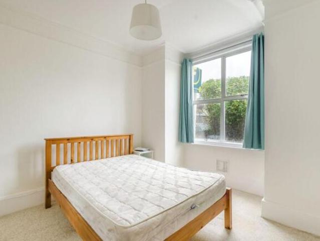 3 bedroom maisonette for rent in Beechcroft Road, Tooting Bec, London, SW17