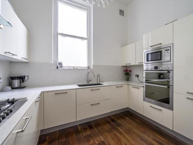 3 bedroom maisonette for rent in Belsize Park Gardens, Belsize Park, NW3