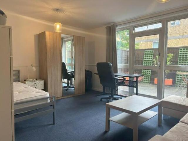 3 bedroom maisonette for rent in Camden Street, London, NW1