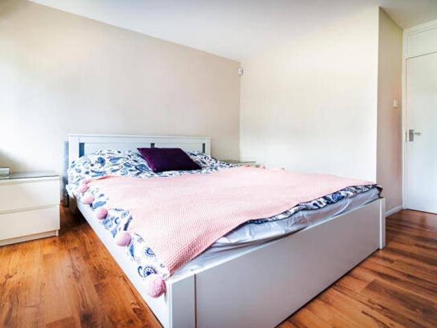 3 bedroom maisonette for rent in Carey Gardens, London, SW8 4HL, SW8