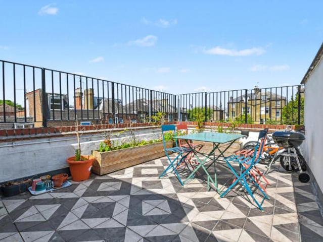 3 bedroom maisonette for rent in Chetwynd Road, Dartmouth Park, London, NW5