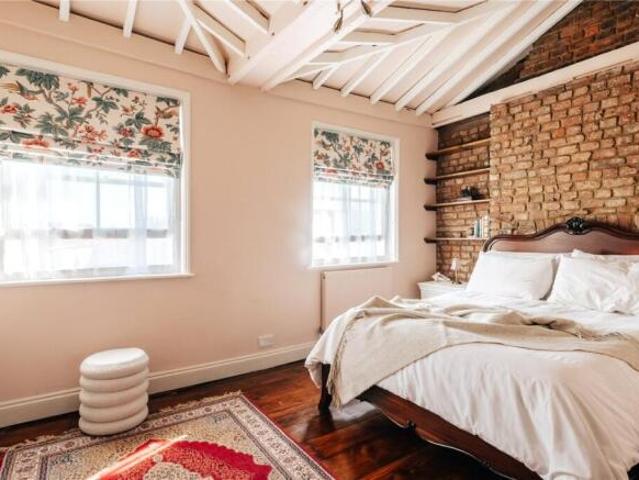 3 bedroom maisonette for rent in Church Street, Marylebone, London, NW8