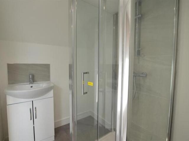 3 bedroom maisonette for rent in Court Crescent, Slough, SL1