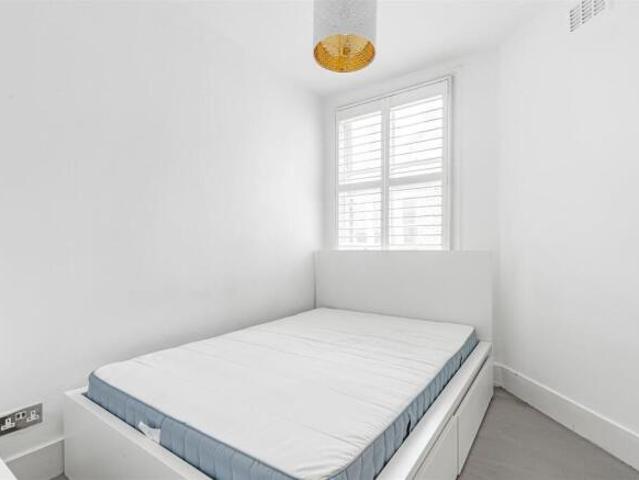 3 bedroom maisonette for rent in Cowley Road, Mortlake, London, SW14