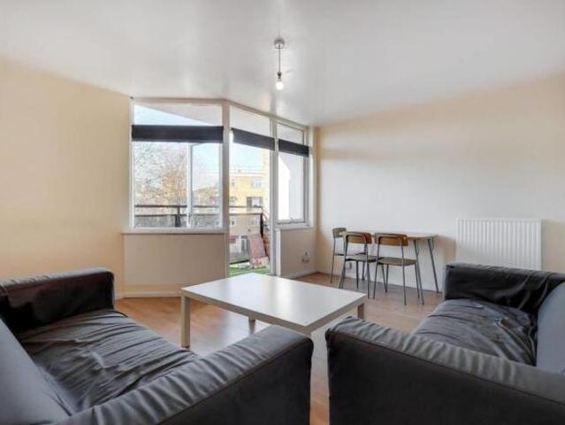 3 bedroom maisonette for rent in Cleveland Way, Bethnal Green, London E1