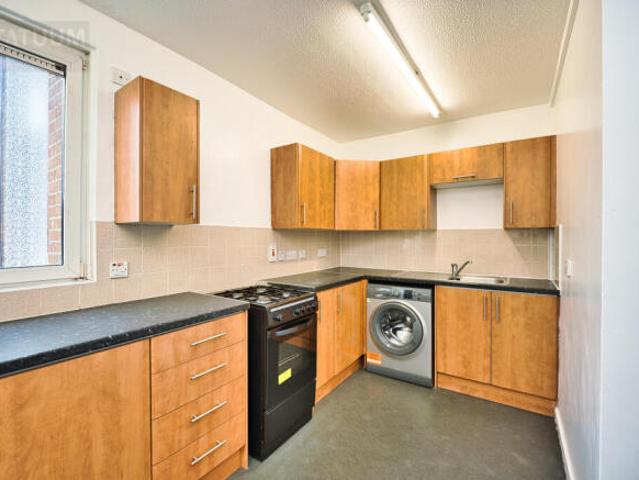 3 bedroom maisonette for rent in Crane House, Roman Road, London, E3