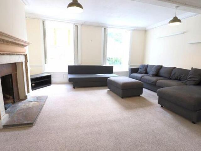 3 bedroom maisonette for rent in Deanery Place, Exeter, EX1